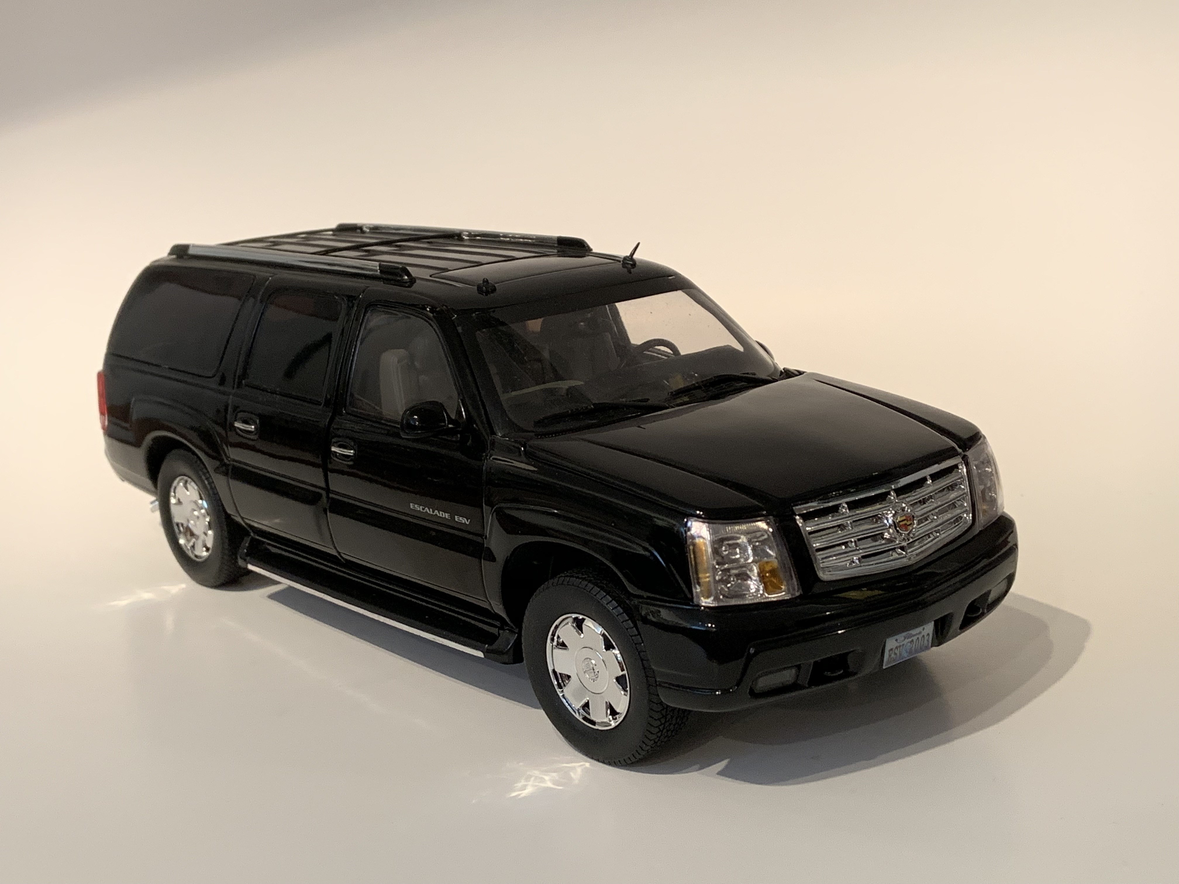 CADILLAC ESCALADE ESV 1/18 | Passe-Temps 3000